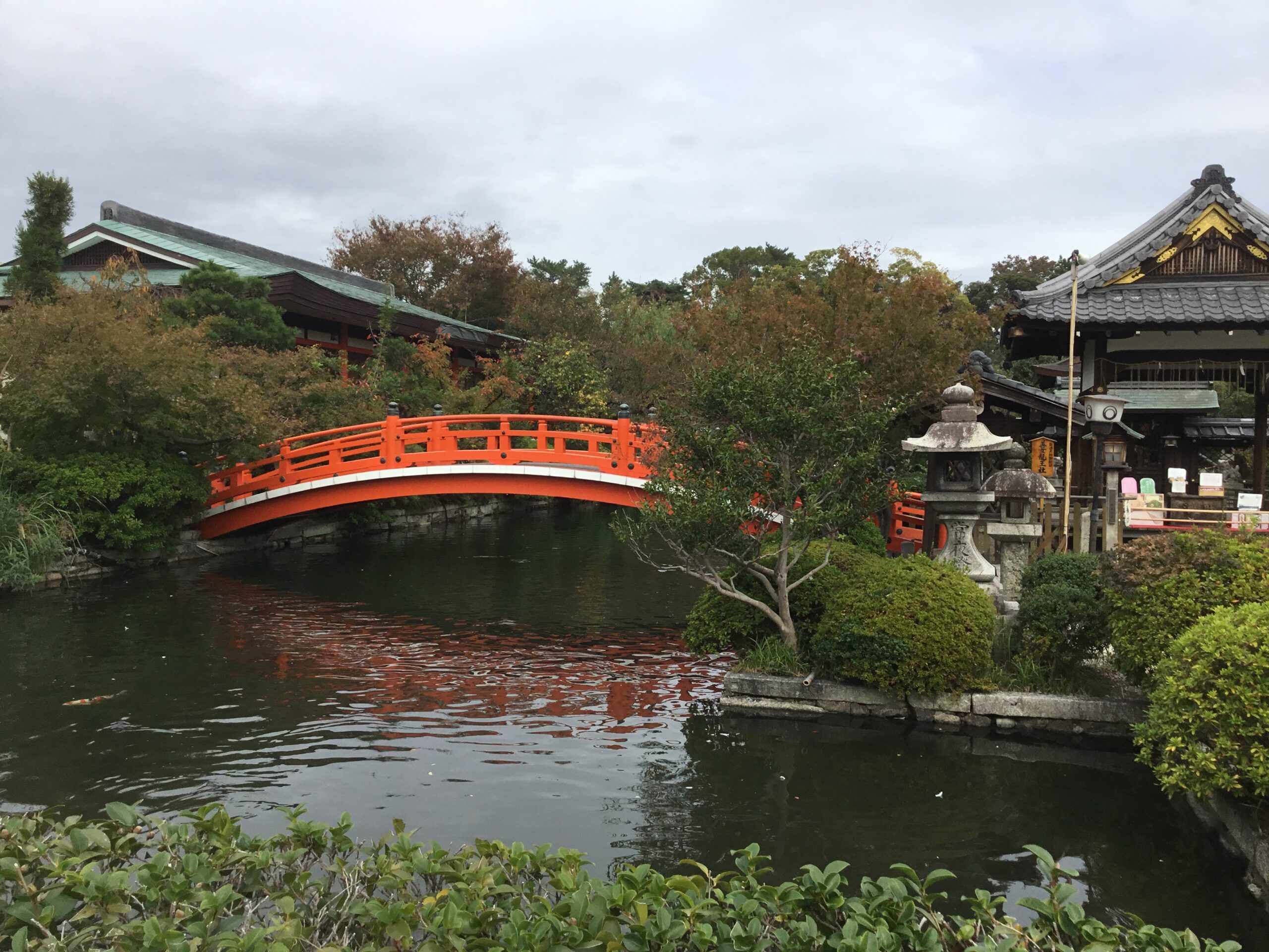Kyoto Autumn Color Leaves of Manshu-in and Modern Architecture | Japan van